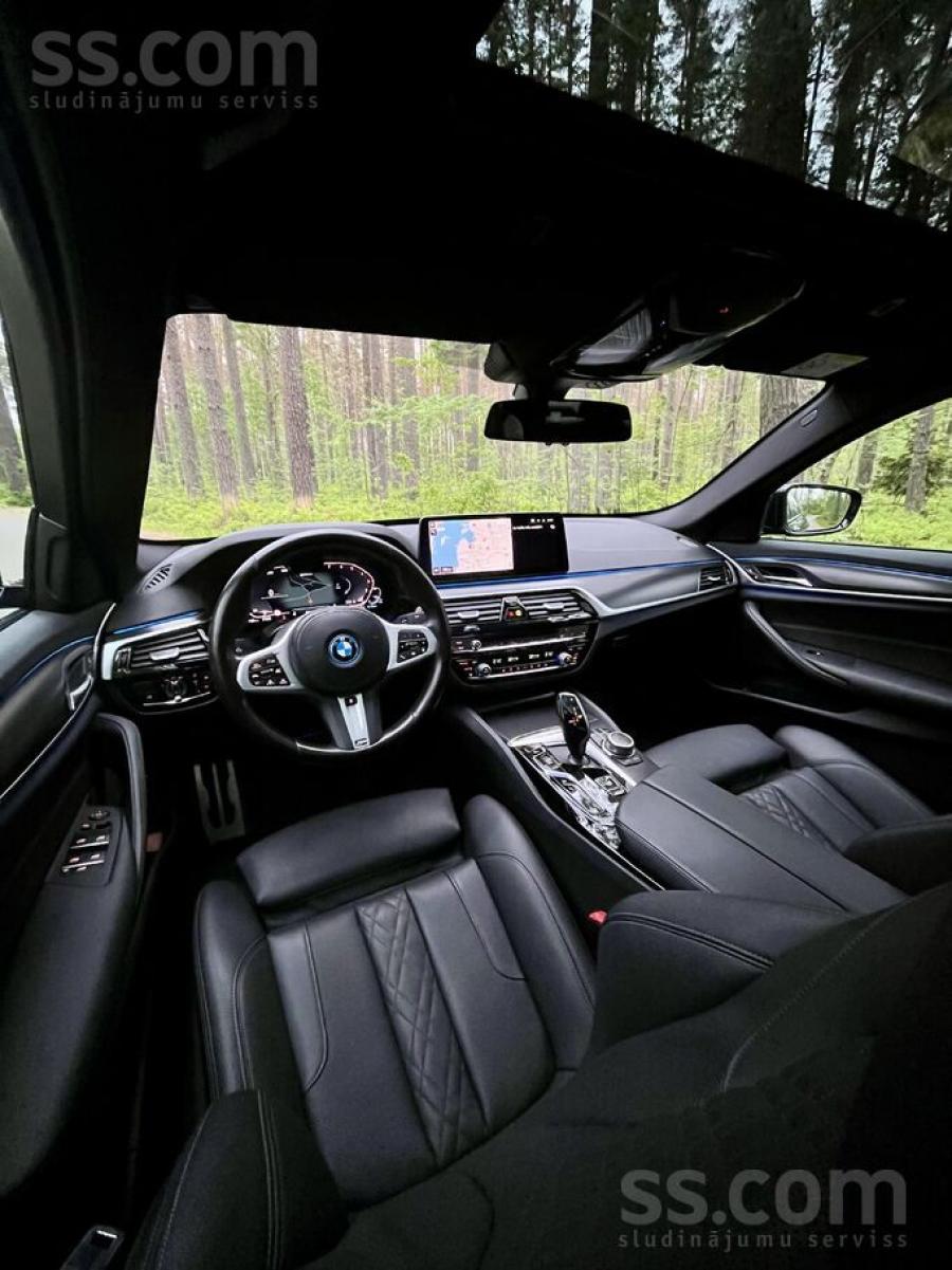 Black BMW 545 2022 in Riga, with an engine capacity of 3.00 L and mileage of 158 thousand km for 39900 €, photo 6 on AUTOMOTO.COM.LV