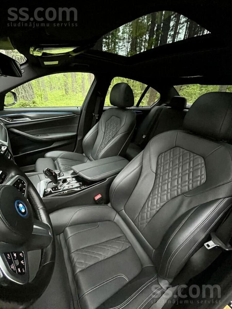 Black BMW 545 2022 in Riga, with an engine capacity of 3.00 L and mileage of 158 thousand km for 39900 €, photo 7 on AUTOMOTO.COM.LV