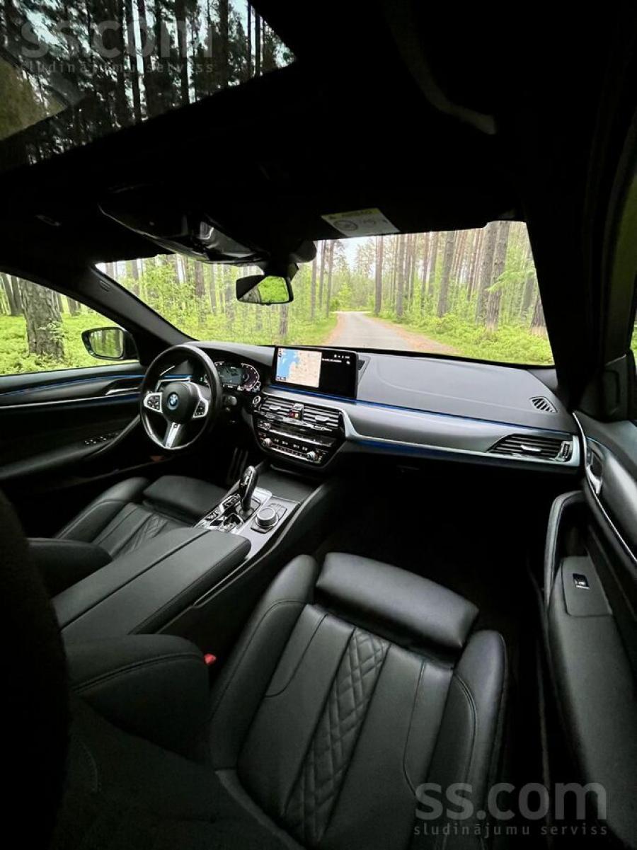 Black BMW 545 2022 in Riga, with an engine capacity of 3.00 L and mileage of 158 thousand km for 39900 €, photo 9 on AUTOMOTO.COM.LV