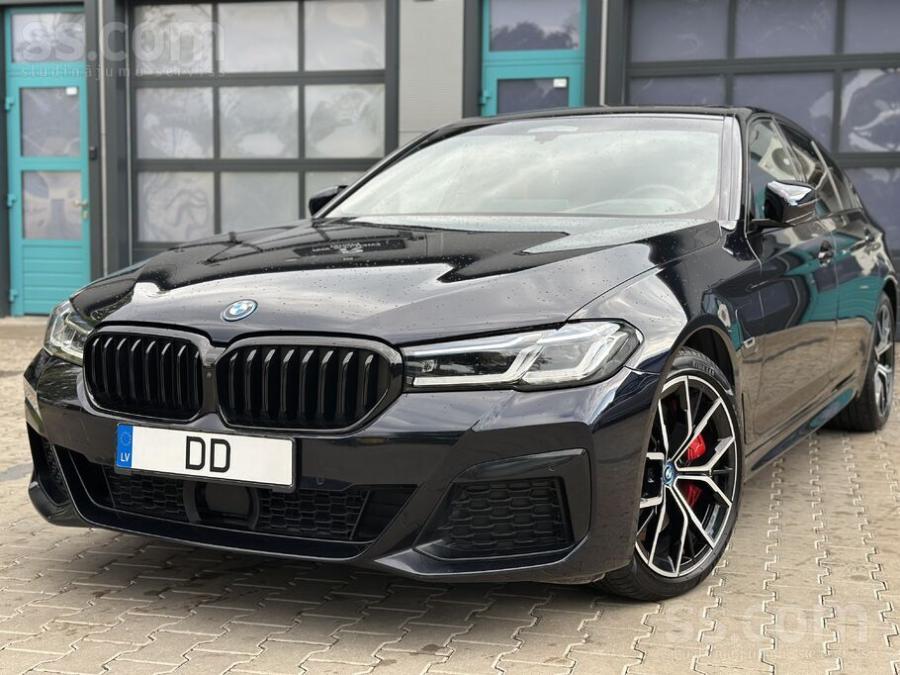 Black BMW 545 2022 in Riga, with an engine capacity of 3.00 L and mileage of 89 thousand km for 42900 €, photo 1 on AUTOMOTO.COM.LV