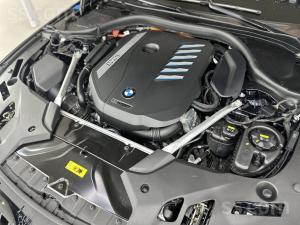 Black BMW 545 2022 in Riga, with an engine capacity of 3.00 L and mileage of 89 thousand km for 42900 €, photo 6 on AUTOMOTO.COM.LV