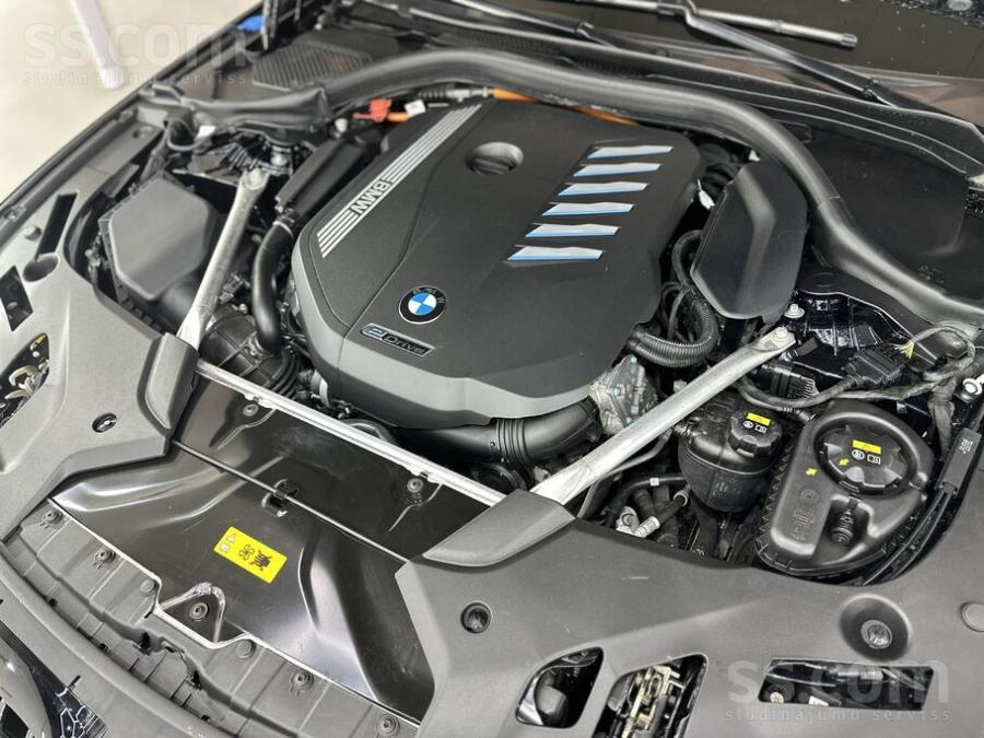 Black BMW 545 2022 in Riga, with an engine capacity of 3.00 L and mileage of 89 thousand km for 42900 €, photo 6 on AUTOMOTO.COM.LV