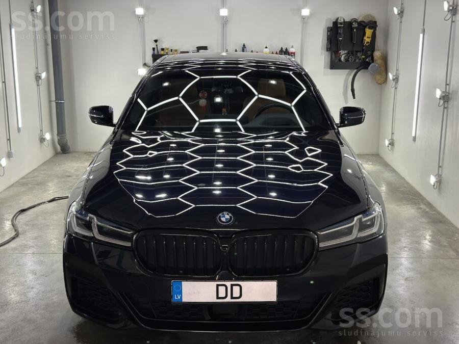 Black BMW 545 2022 in Riga, with an engine capacity of 3.00 L and mileage of 89 thousand km for 42900 €, photo 7 on AUTOMOTO.COM.LV