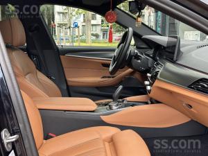 Black BMW 545 2022 in Riga, with an engine capacity of 3.00 L and mileage of 89 thousand km for 42900 €, photo 10 on AUTOMOTO.COM.LV