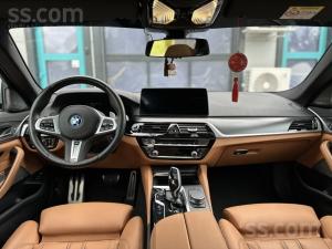 Black BMW 545 2022 in Riga, with an engine capacity of 3.00 L and mileage of 89 thousand km for 42900 €, photo 11 on AUTOMOTO.COM.LV
