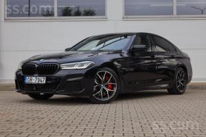 Melns BMW 545 2022 Rīga, ar dzinēja tilpumu 3.00 L un nobraukumu 89 tūkst. km par 41995 €, foto  vietnē AUTOMOTO.COM.LV