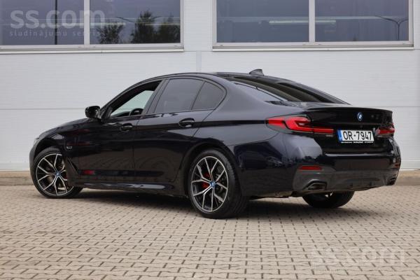 Melns BMW 545 2022 Rīga, ar dzinēja tilpumu 3.00 L un nobraukumu 89 tūkst. km par 41995 €, foto 8 vietnē AUTOMOTO.COM.LV
