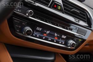 Melns BMW 545 2022 Rīga, ar dzinēja tilpumu 3.00 L un nobraukumu 89 tūkst. km par 41995 €, foto 20 vietnē AUTOMOTO.COM.LV