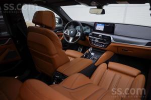 Melns BMW 545 2022 Rīga, ar dzinēja tilpumu 3.00 L un nobraukumu 89 tūkst. km par 41995 €, foto 26 vietnē AUTOMOTO.COM.LV