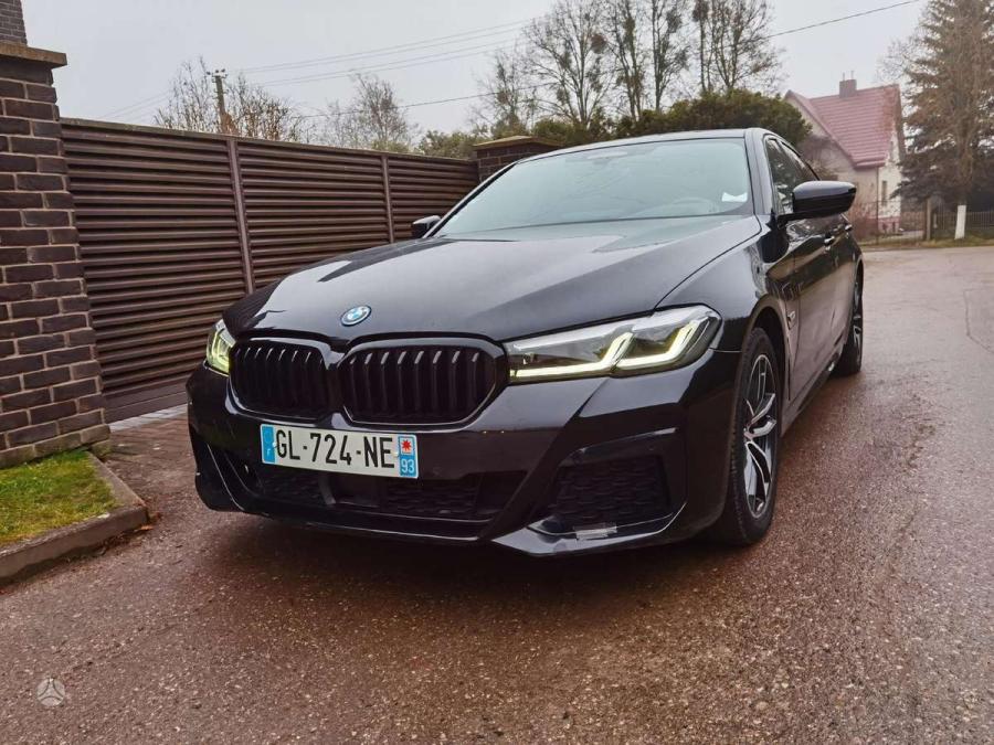 Melns BMW 545 2023 Kauņa, ar dzinēja tilpumu 3.00 L un nobraukumu 172 tūkst. km par 24800 €, foto 1 vietnē AUTOMOTO.COM.LV