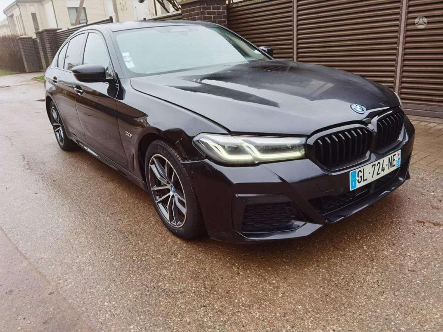 Melns BMW 545 2023 Kauņa, ar dzinēja tilpumu 3.00 L un nobraukumu 172 tūkst. km par 24800 €, foto 35 vietnē AUTOMOTO.COM.LV