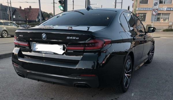 Black BMW 545 2023 in Kaunas, with an engine capacity of 3.00 L and mileage of 177 thousand km for 33500 €, photo 4 on AUTOMOTO.COM.LV