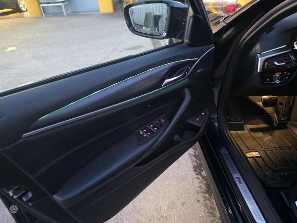 Black BMW 545 2023 in Kaunas, with an engine capacity of 3.00 L and mileage of 177 thousand km for 33500 €, photo 9 on AUTOMOTO.COM.LV