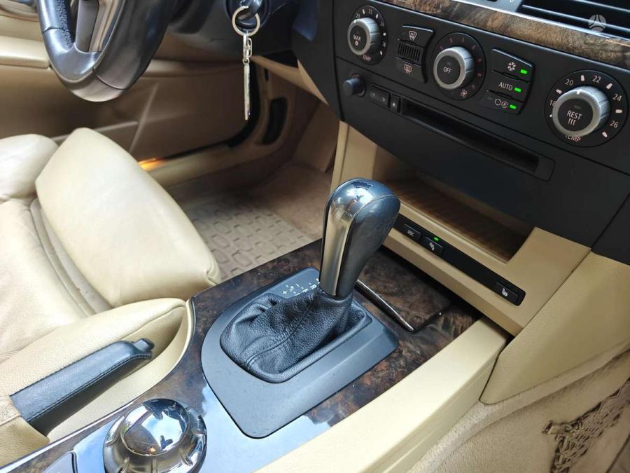 Blue BMW 545 2003 in Vilnius, with an engine capacity of 4.40 L and mileage of 237 thousand km for 3600 €, photo 20 on AUTOMOTO.COM.LV