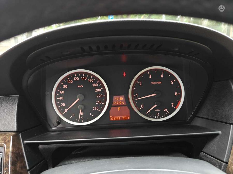 Blue BMW 545 2003 in Vilnius, with an engine capacity of 4.40 L and mileage of 237 thousand km for 3600 €, photo 23 on AUTOMOTO.COM.LV