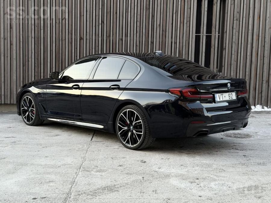 Blue BMW 545 2022 in Riga, with an engine capacity of 3.00 L and mileage of 69 thousand km for 45000 €, photo 5 on AUTOMOTO.COM.LV