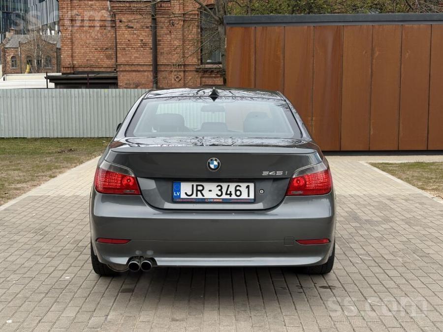 Grey BMW 545 2004 in Riga, with an engine capacity of 4.40 L and mileage of 233 thousand km for 6500 €, photo 7 on AUTOMOTO.COM.LV