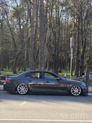 Pelēks BMW 545 2004 Rīga, ar dzinēja tilpumu 4.40 L un nobraukumu 210 tūkst. km par 12500 €, foto 3 vietnē AUTOMOTO.COM.LV