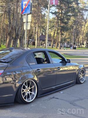 Pelēks BMW 545 2004 Rīga, ar dzinēja tilpumu 4.40 L un nobraukumu 210 tūkst. km par 12500 €, foto 4 vietnē AUTOMOTO.COM.LV