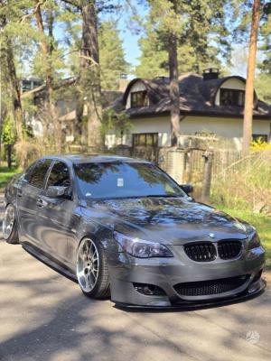Pelēks BMW 545 2004 Rīga, ar dzinēja tilpumu 4.40 L un nobraukumu 220 tūkst. km par 11500 €, foto  vietnē AUTOMOTO.COM.LV