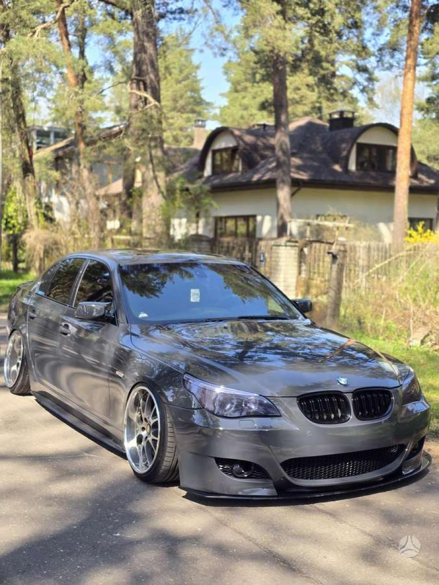 Pelēks BMW 545 2004 Rīga, ar dzinēja tilpumu 4.40 L un nobraukumu 220 tūkst. km par 11500 €, foto 1 vietnē AUTOMOTO.COM.LV