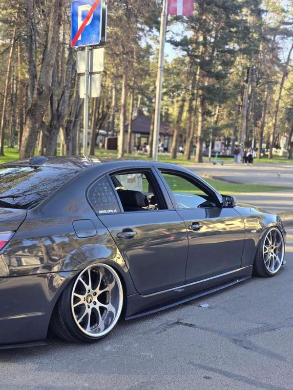 Pelēks BMW 545 2004 Rīga, ar dzinēja tilpumu 4.40 L un nobraukumu 220 tūkst. km par 11500 €, foto 2 vietnē AUTOMOTO.COM.LV