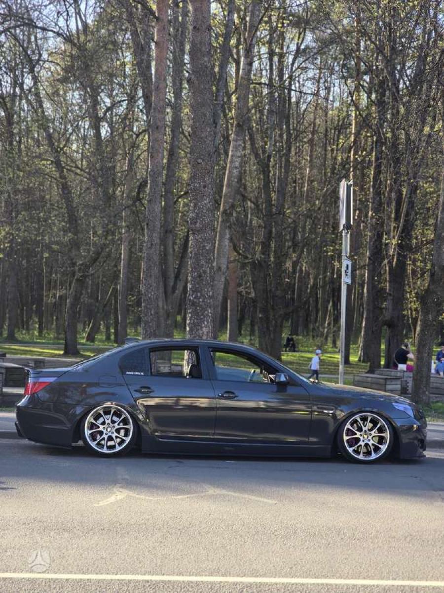 Pelēks BMW 545 2004 Rīga, ar dzinēja tilpumu 4.40 L un nobraukumu 220 tūkst. km par 11500 €, foto 4 vietnē AUTOMOTO.COM.LV