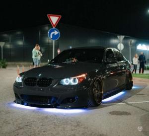Pelēks BMW 545 2004 Rīga, ar dzinēja tilpumu 4.40 L un nobraukumu 220 tūkst. km par 11500 €, foto 11 vietnē AUTOMOTO.COM.LV