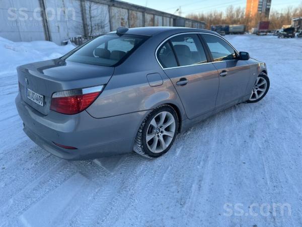 Pelēks BMW 545 2005 Rīga, ar dzinēja tilpumu 4.40 L un nobraukumu 265 tūkst. km par 6250 €, foto 5 vietnē AUTOMOTO.COM.LV