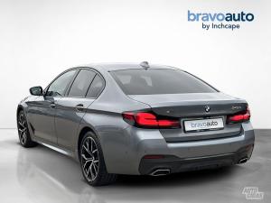 Grey BMW 545 2021 in Kaunas, with an engine capacity of 3.00 L and mileage of 130 thousand km for 34771 €, photo 4 on AUTOMOTO.COM.LV
