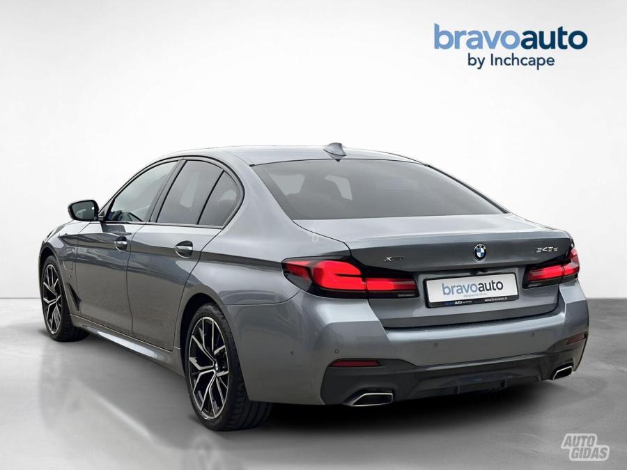 Grey BMW 545 2021 in Kaunas, with an engine capacity of 3.00 L and mileage of 130 thousand km for 34771 €, photo 4 on AUTOMOTO.COM.LV