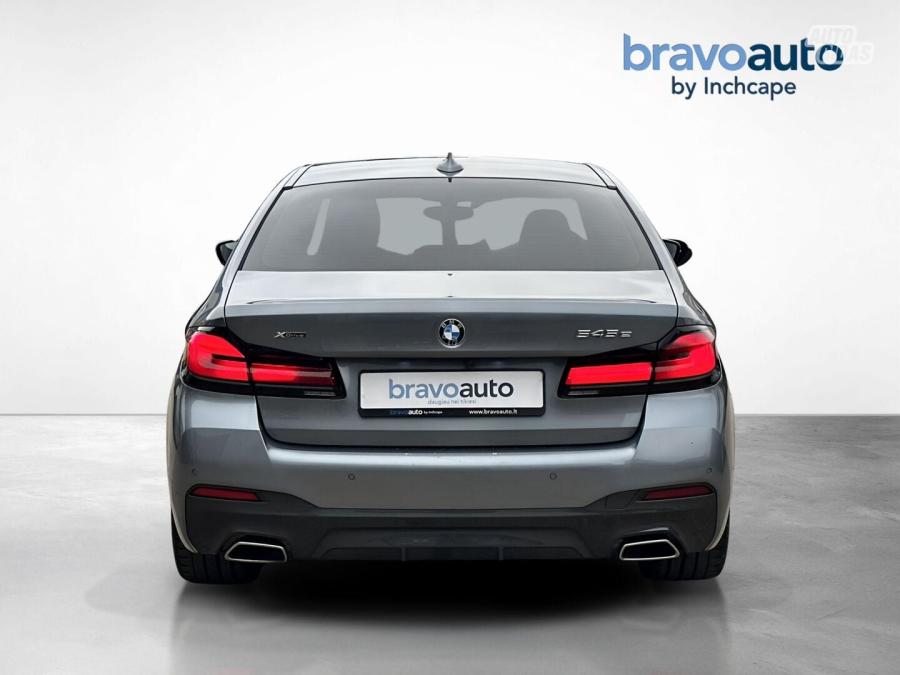 Grey BMW 545 2021 in Kaunas, with an engine capacity of 3.00 L and mileage of 130 thousand km for 34771 €, photo 5 on AUTOMOTO.COM.LV