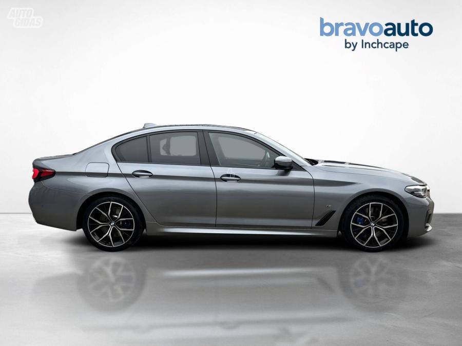 Grey BMW 545 2021 in Kaunas, with an engine capacity of 3.00 L and mileage of 130 thousand km for 34771 €, photo 7 on AUTOMOTO.COM.LV