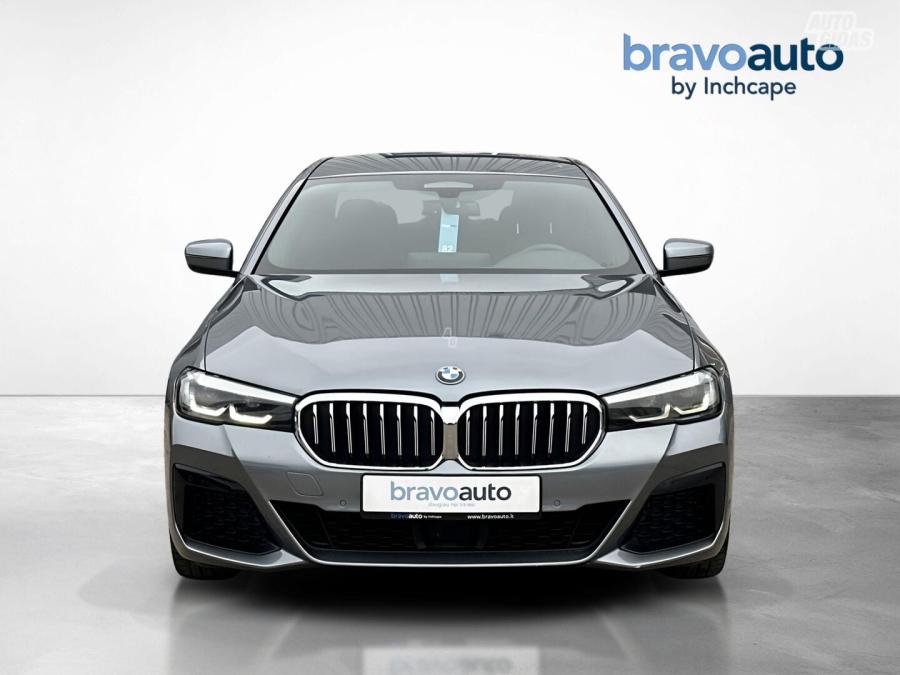 Grey BMW 545 2021 in Kaunas, with an engine capacity of 3.00 L and mileage of 130 thousand km for 34771 €, photo 9 on AUTOMOTO.COM.LV