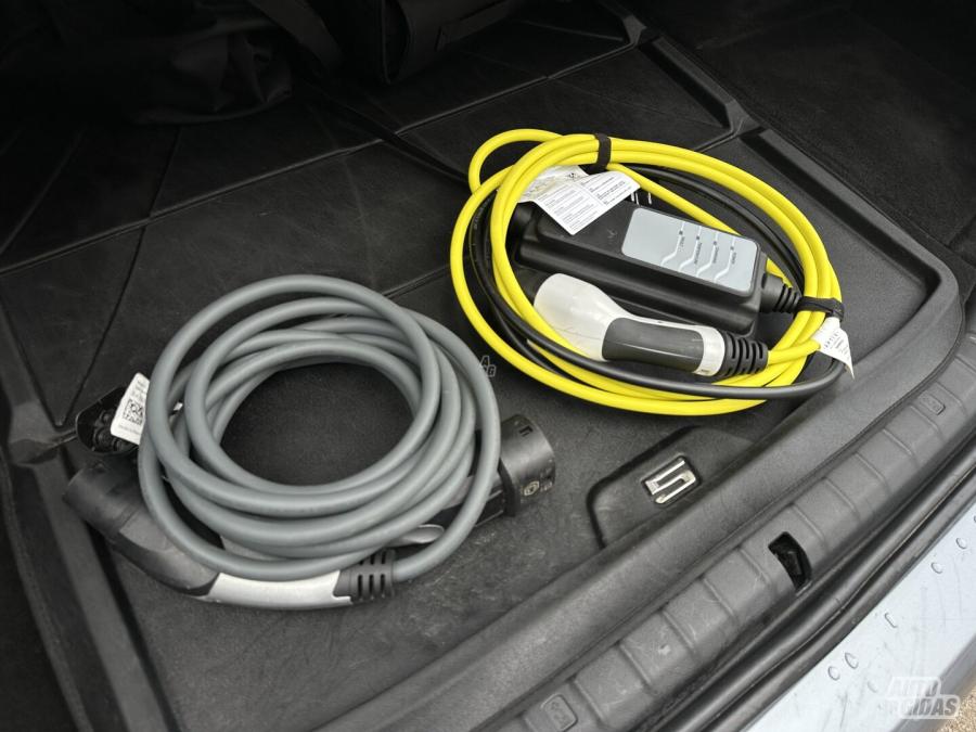 Grey BMW 545 2021 in Kaunas, with an engine capacity of 3.00 L and mileage of 130 thousand km for 34771 €, photo 13 on AUTOMOTO.COM.LV