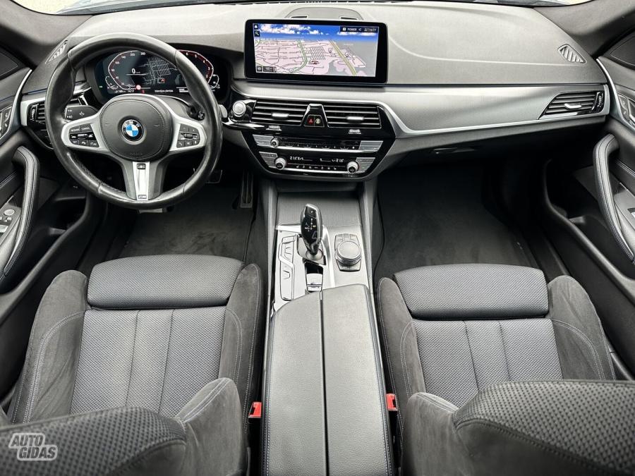 Grey BMW 545 2021 in Kaunas, with an engine capacity of 3.00 L and mileage of 130 thousand km for 34771 €, photo 14 on AUTOMOTO.COM.LV