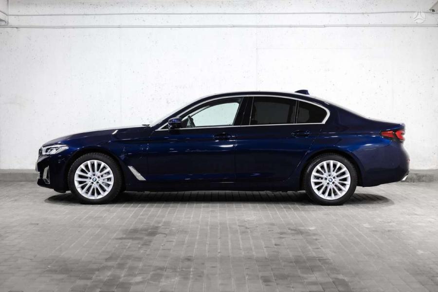 BMW 545 2021 in Vilnius, with an engine capacity of 3.00 L and mileage of 39 thousand km for 42441 €, photo 4 on AUTOMOTO.COM.LV