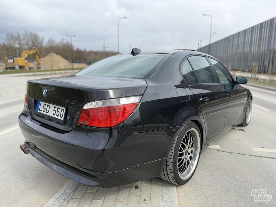 Black BMW 550 2007 in Vilnius, with an engine capacity of 5.00 L and mileage of 318 thousand km for 4950 €, photo 18 on AUTOMOTO.COM.LV