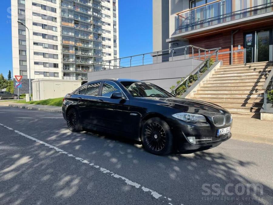 Black BMW 550 2010 in Riga, with an engine capacity of 4.40 L and mileage of 250 thousand km for 9500 €, photo 4 on AUTOMOTO.COM.LV