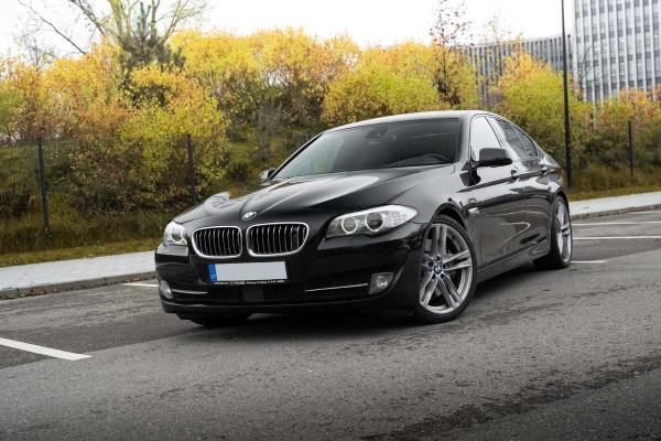 Melns BMW 550 2010 Viļņa, ar dzinēja tilpumu 4.40 L un nobraukumu 150 tūkst. km par 11500 €, foto 3 vietnē AUTOMOTO.COM.LV
