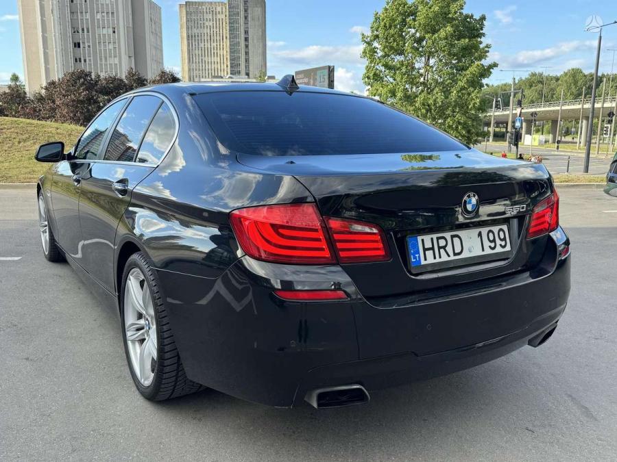 Melns BMW 550 2011 Viļņa, ar dzinēja tilpumu 4.40 L un nobraukumu 165 tūkst. km par 7500 €, foto 9 vietnē AUTOMOTO.COM.LV