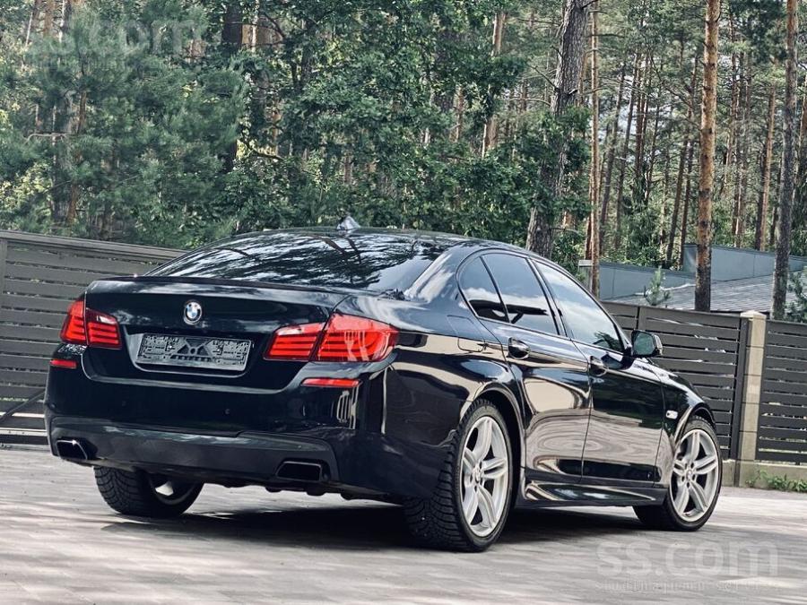 Black BMW 550 2012 in Riga, with an engine capacity of 3.00 L and mileage of 135 thousand km for 15900 €, photo 4 on AUTOMOTO.COM.LV