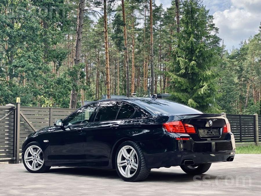 Black BMW 550 2012 in Riga, with an engine capacity of 3.00 L and mileage of 135 thousand km for 15900 €, photo 5 on AUTOMOTO.COM.LV