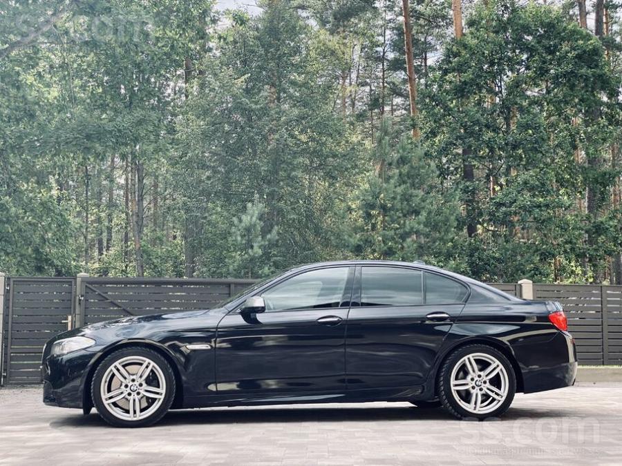 Black BMW 550 2012 in Riga, with an engine capacity of 3.00 L and mileage of 135 thousand km for 15900 €, photo 6 on AUTOMOTO.COM.LV