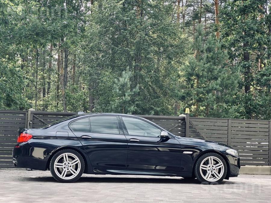 Black BMW 550 2012 in Riga, with an engine capacity of 3.00 L and mileage of 135 thousand km for 15900 €, photo 7 on AUTOMOTO.COM.LV
