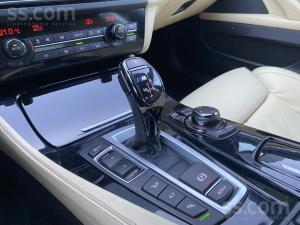 Black BMW 550 2012 in Riga, with an engine capacity of 3.00 L and mileage of 135 thousand km for 15900 €, photo 17 on AUTOMOTO.COM.LV