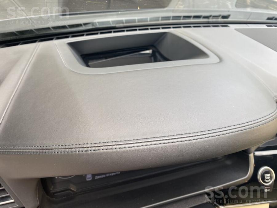 Black BMW 550 2012 in Riga, with an engine capacity of 3.00 L and mileage of 135 thousand km for 15900 €, photo 22 on AUTOMOTO.COM.LV
