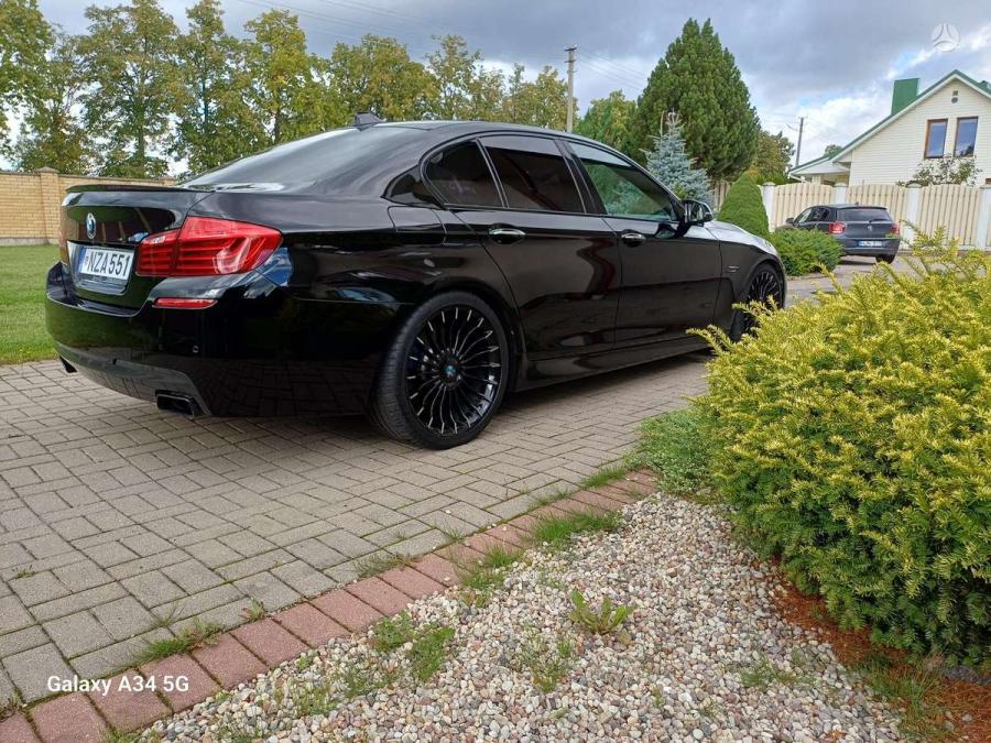 Black BMW 550 2015 in Siauliai, with an engine capacity of 4.40 L and mileage of 172 thousand km for 18000 €, photo 3 on AUTOMOTO.COM.LV