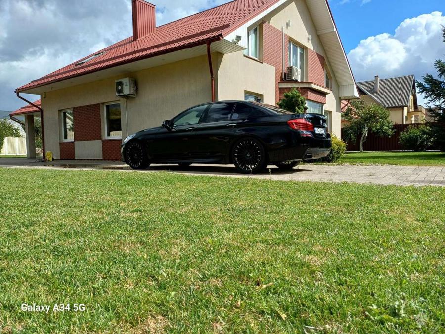 Black BMW 550 2015 in Siauliai, with an engine capacity of 4.40 L and mileage of 172 thousand km for 18000 €, photo 5 on AUTOMOTO.COM.LV