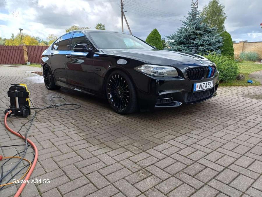 Black BMW 550 2015 in Siauliai, with an engine capacity of 4.40 L and mileage of 172 thousand km for 18000 €, photo 9 on AUTOMOTO.COM.LV